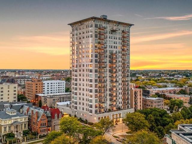 1313 N Franklin Pl Apt 504, Milwaukee, WI 53202