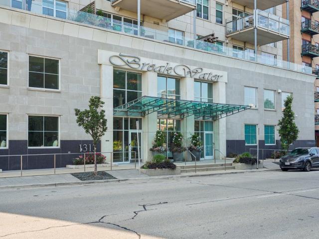 1313 N Franklin Pl, Unit 404