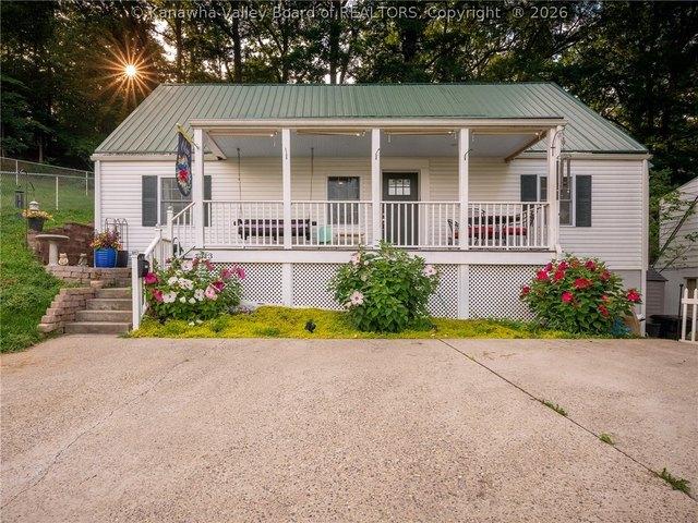 1313 Oakmont Rd, Charleston, WV 25314