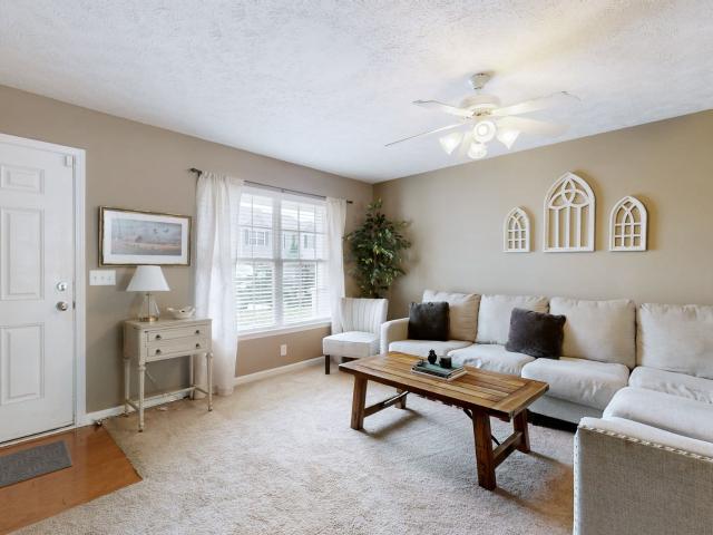 1313 Amsterdam Ct
