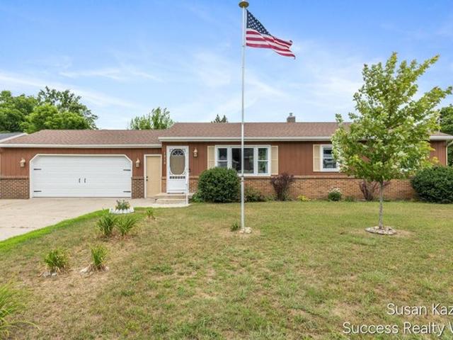 1313 Brookridge St SE, Grand Rapids, MI 49508