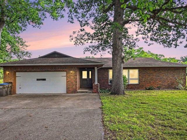 1313 Eola Dr, Winona Lake, IN 46590