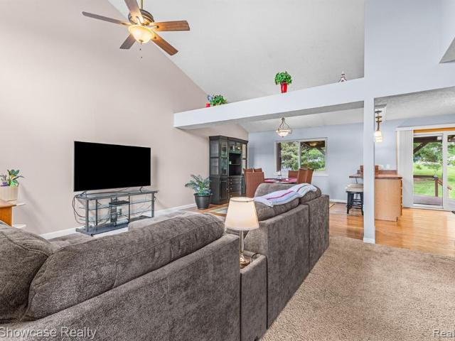 1313 Pin Oak Bluff