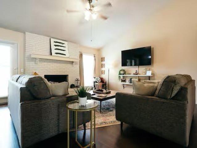 1313 Quail Run Cir, Bentonville, AR 72712