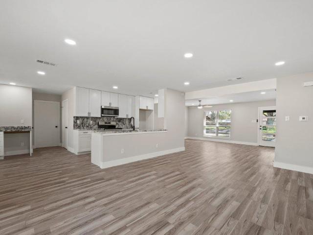 1313 Redbud Trl