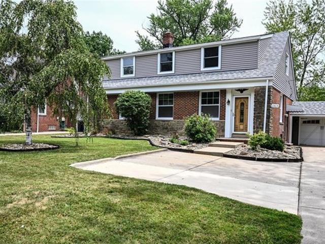 1313 Richmond Rd, Lyndhurst, OH 44124
