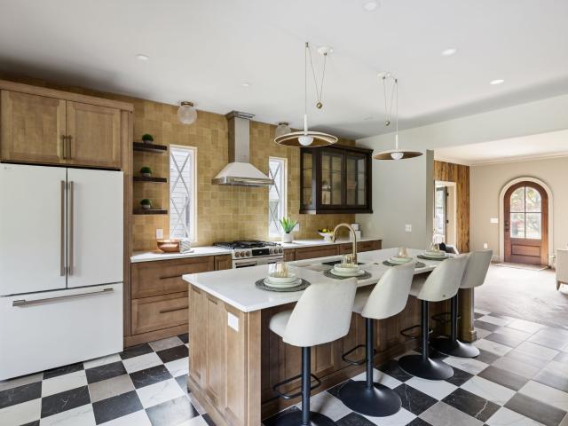 1313 Riverside Dr