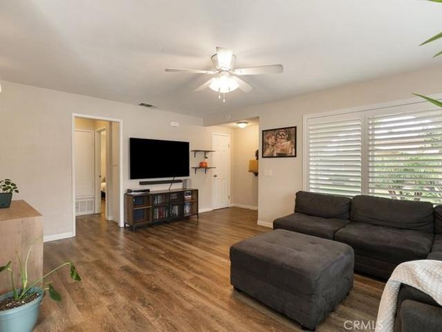 1313 Via Santiago Unit A, Corona, CA 92882
