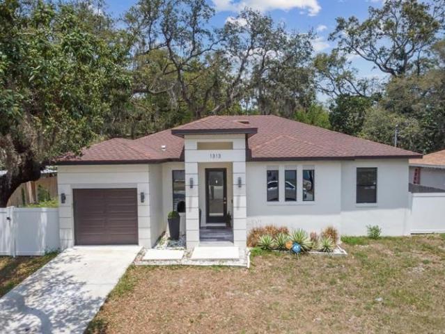 1313 W Humphrey St, Tampa, FL 33604