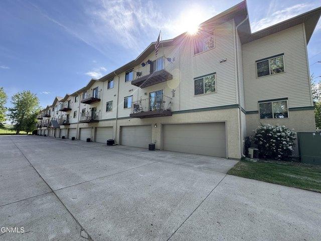 131 3rd Ave SE Apt 307, Mandan, ND 58554