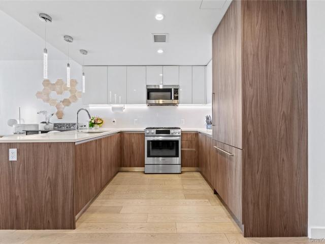 131 0 Road, Unit PH3T