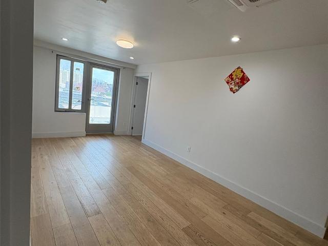 131 19 Fowler Avenue 7C