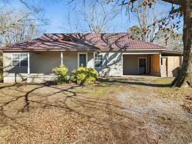 131 COUNTY ROAD 258, FORT PAYNE, AL 35967 Single Family Reside.