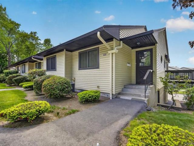 131 Columbia Ct Unit D, Yorktown Heights, NY 10598