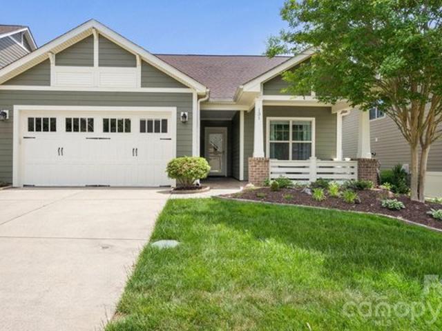 131 Chimney Rock Ct, Denver, NC 28037