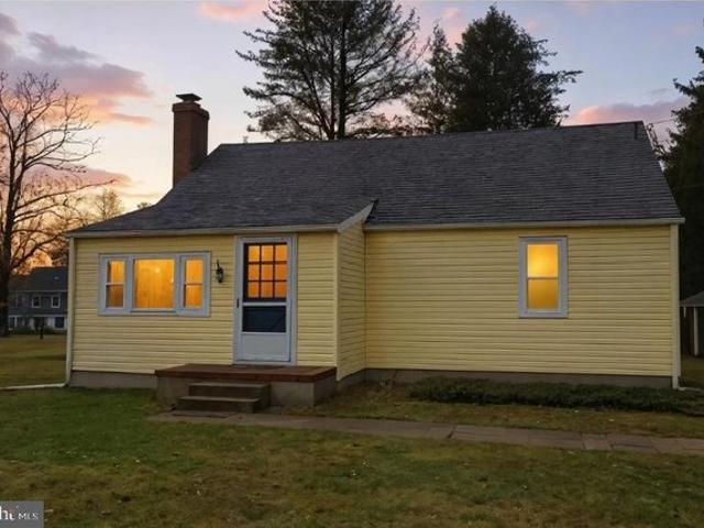 131 Crusher Rd, Hopewell, NJ 08525