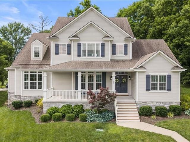 131 Anchor Dr, Lake Tapawingo, MO 64015