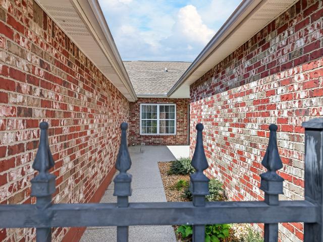 131 Alden Ln
