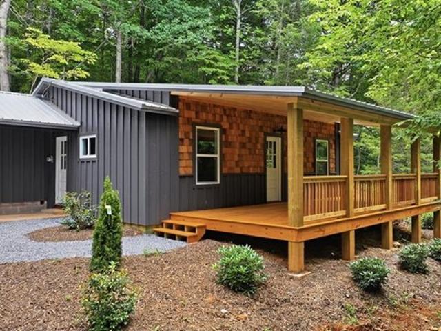 131 Black Mountain Creek Rd, Franklin, NC 28734