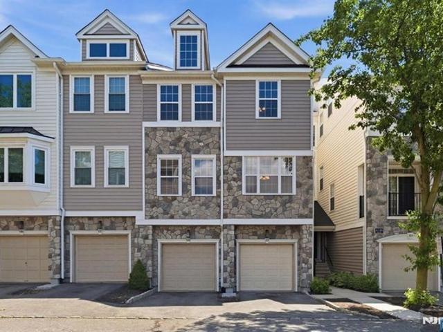 131 Brittany Ct, Clifton, NJ 07013