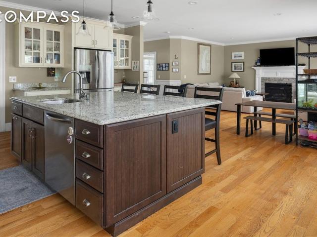 131 Greystone Ter, Portsmouth, RI