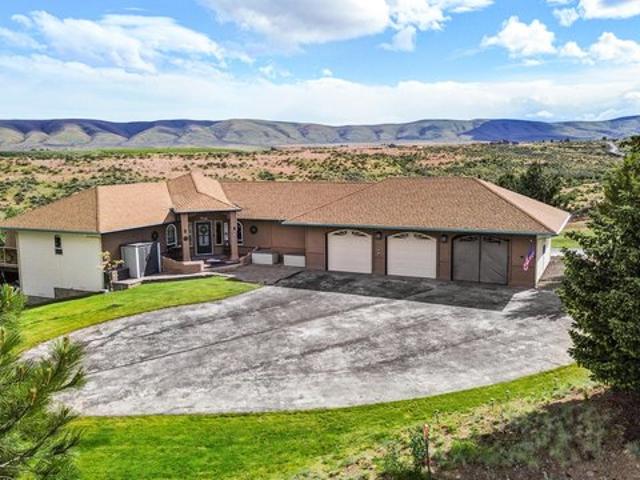 131 Dove Trail Ln, Yakima, WA 98908