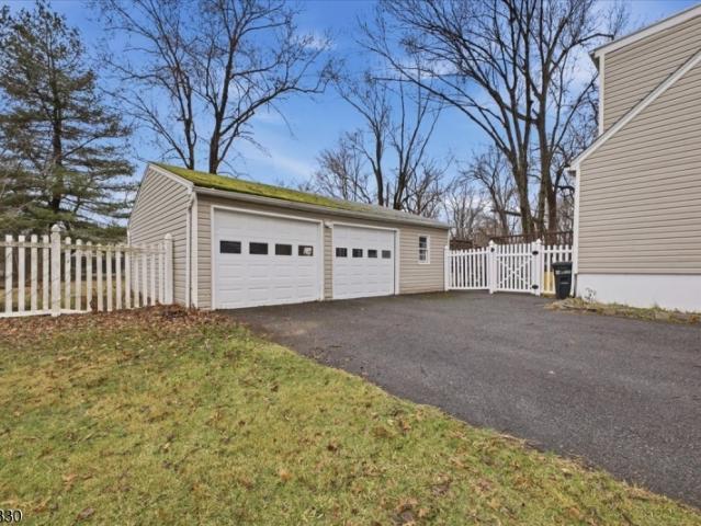 131 De Hart St