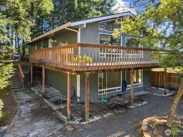 131 E Channel Dr, Allyn, WA 98524