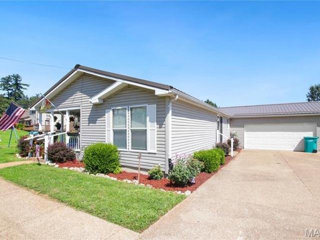 131 E Springfield Ave, Gerald, MO 63037
