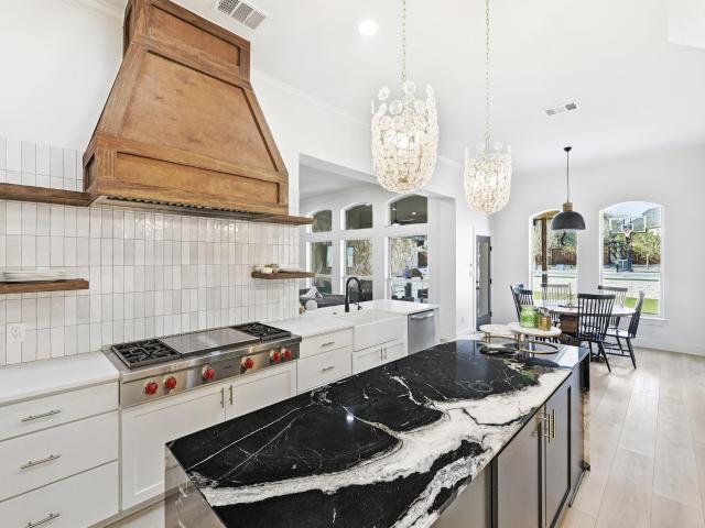 131 Eaton Ln