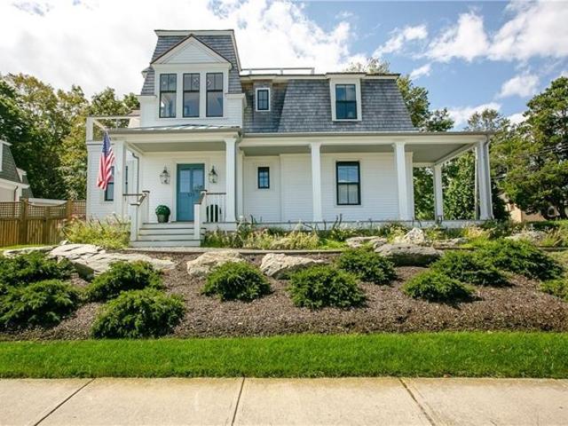 131 Eustis Ave, Newport, RI 02840
