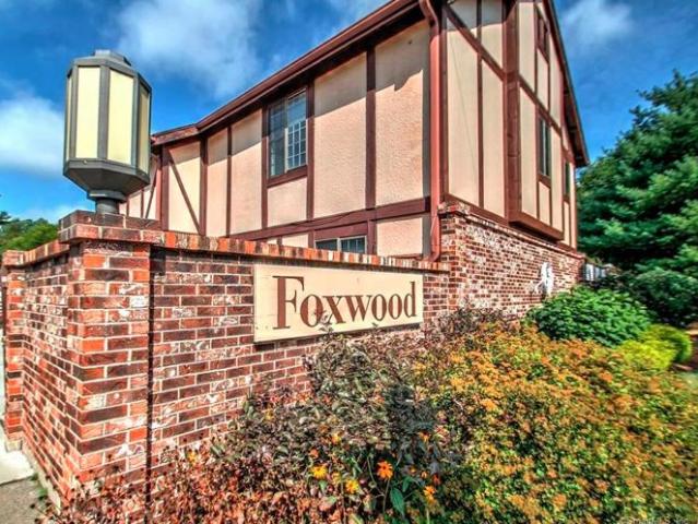131 Foxwood Close #131, Milford, CT 06461