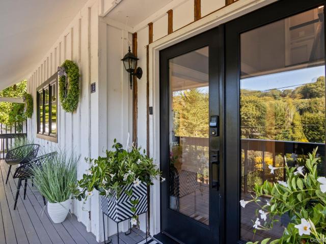 131 Fleets Cove Rd, Huntington, NY 11743 | MLS #963414 | Compass