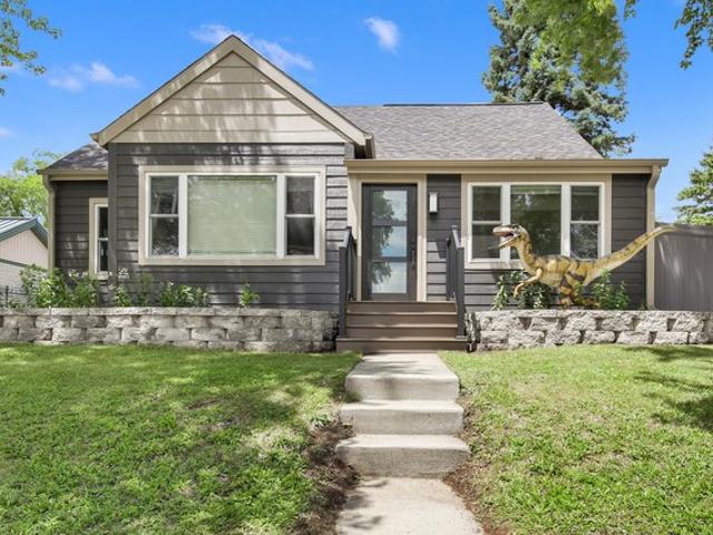 131 Kettle Moraine Dr N, Slinger, WI 53086