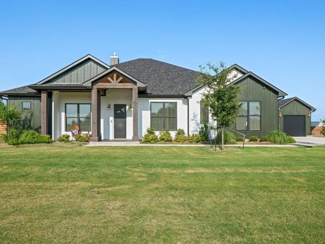 131 Hydrangea Dr, Smithville, TX 78957