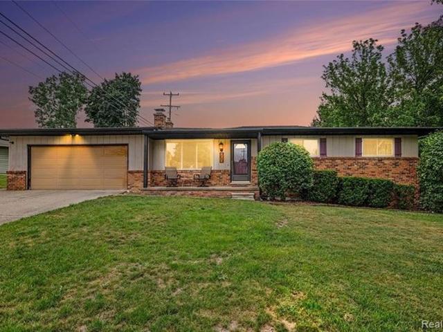 131 Indian Knolls St, Oxford Township, MI 48371