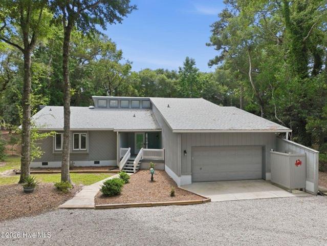 131 Oakleaf Dr, Pine Knoll Shores, NC 28512