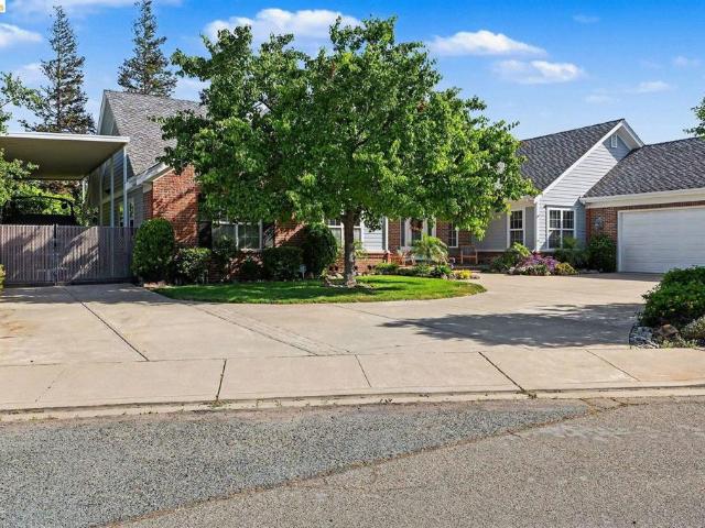 131 Loren Ln