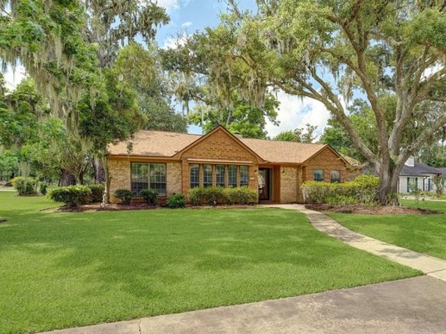 131 Lily St, Lake Jackson, TX 77566