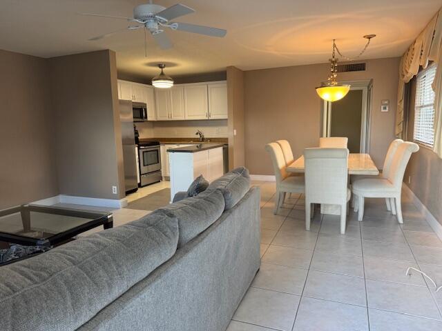 131 Monaco Ct, Delray Beach, FL 33446 | MLS #R11114