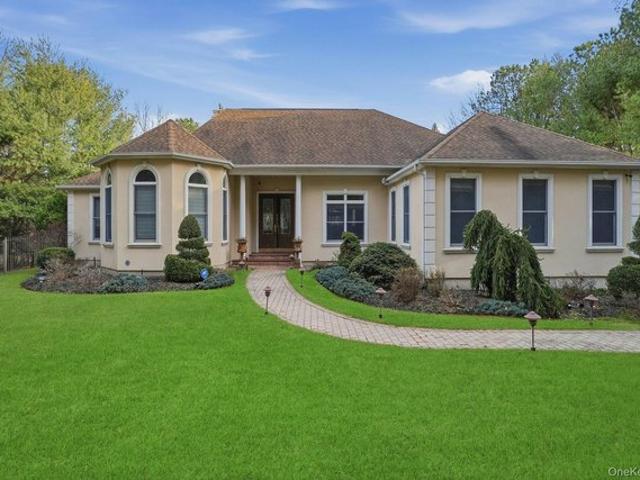 131 Malloy Dr, East Quogue, NY 11942