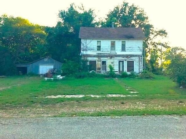 131 N Clark St, Everton, MO 65646