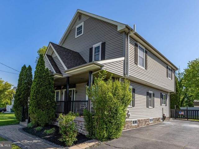 131 N Hawthorne Ave, Langhorne, PA 19047