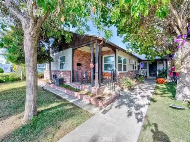 131 N HUNTINGTON ST, SAN FERNANDO, CA 91340 Duplex For Sale M.