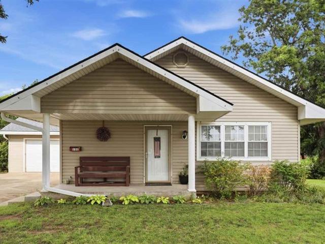 131 N Maple Ave, Newkirk, OK 74647