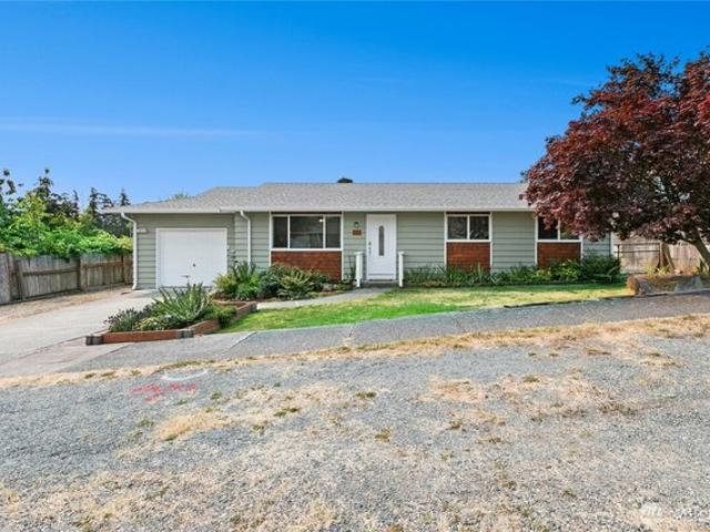 131 NW Clipper Dr, Oak Harbor, WA 98277