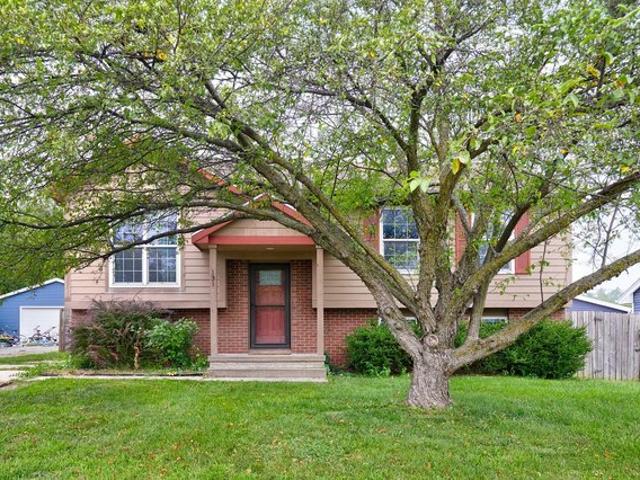 131 S 52nd St, West Des Moines, IA 50265