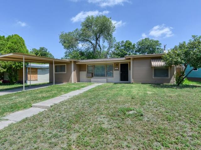 131 Savannah Dr, San Antonio, TX 78213