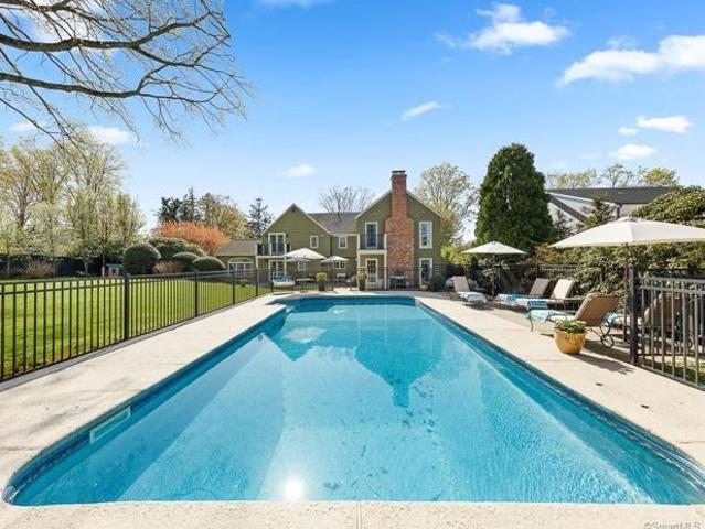 131 Sasco Hill Rd, Fairfield, CT 06824