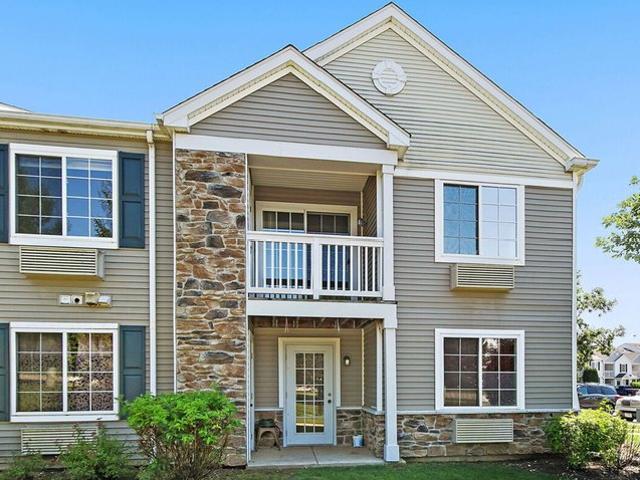 131 Silverstone Dr Unit 4, Carpentersville, IL 60110
